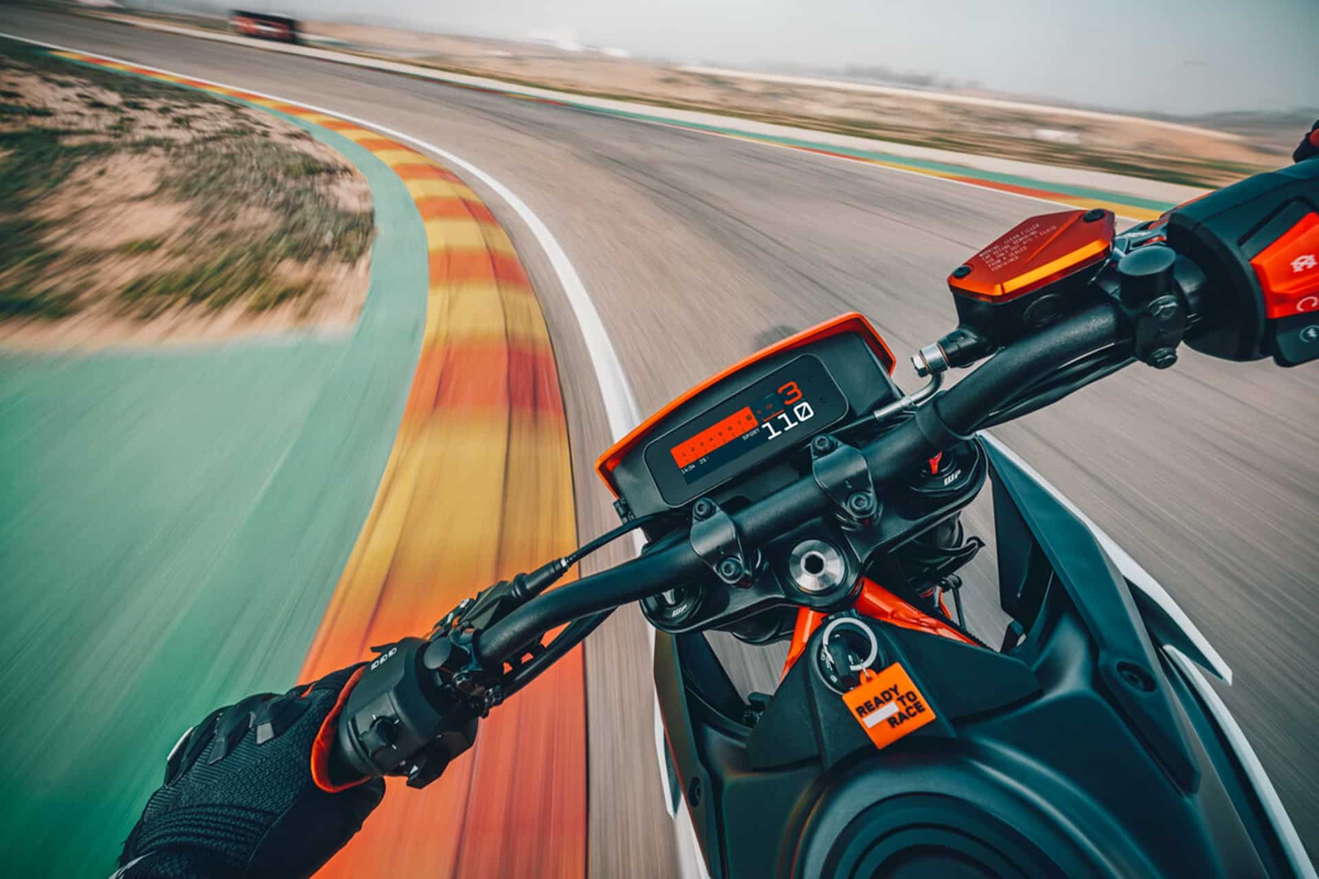 KTM 的 SMC R 系列将于 2025 年更新，推出新的 125 和 390 型号 - EVgoHK